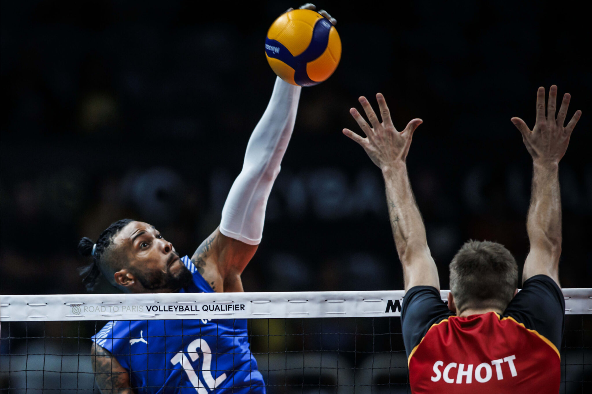 Schlagtechnik im Volleyball - so funktioniert der Angriffsschlag!