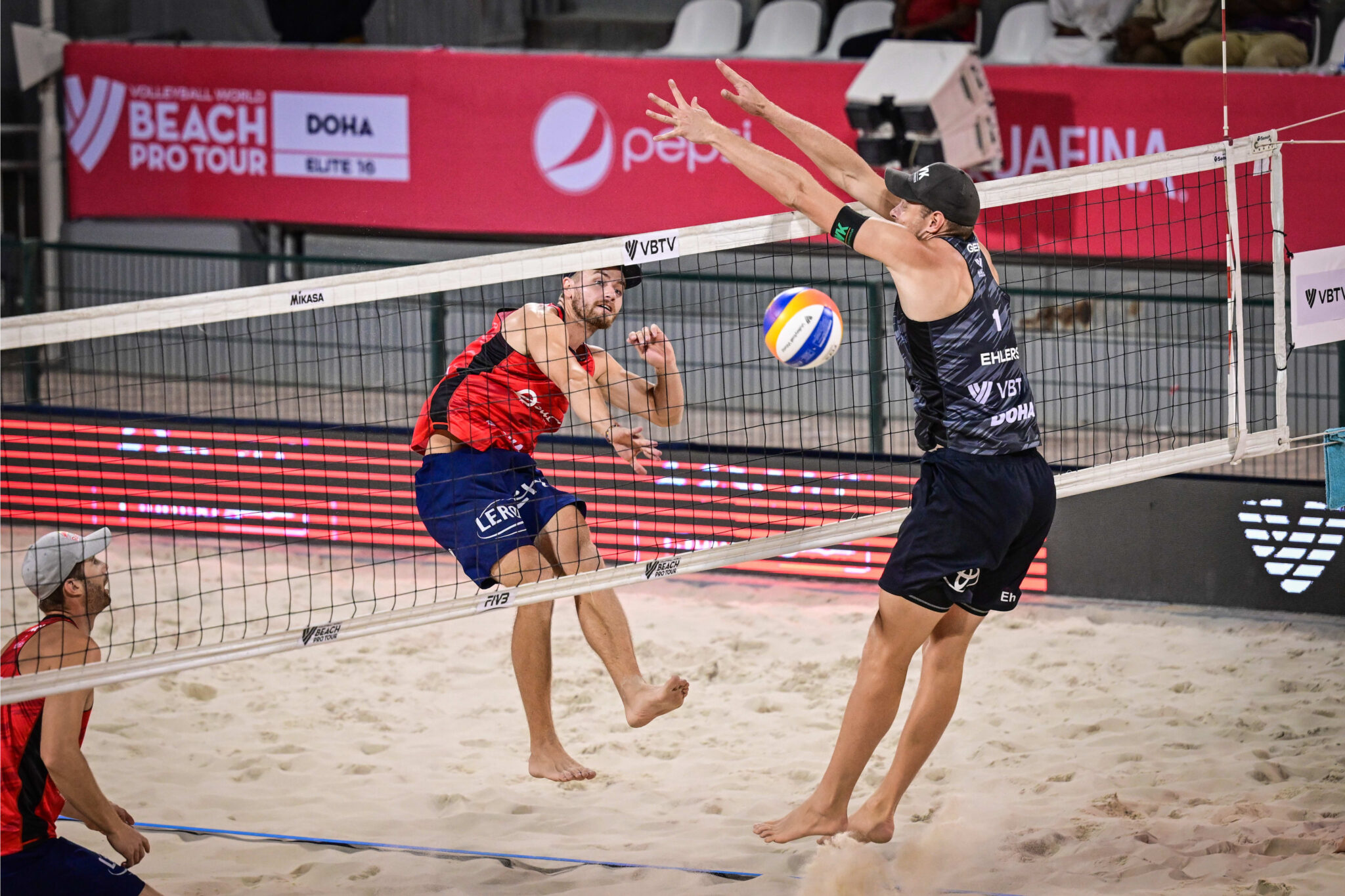 Alle Beachvolleyball-Fingerzeichen einfach erklärt